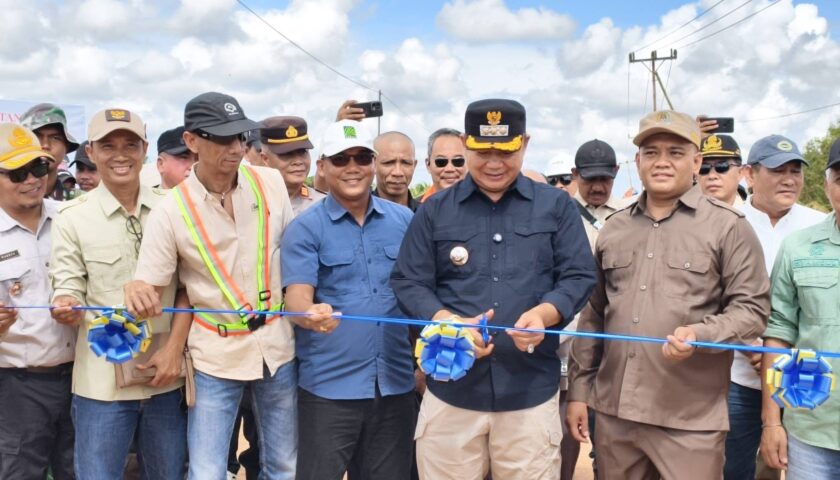 Bupati Resmikan Ruas Jalan Pelang-Kepuluk – Menitnews.ID